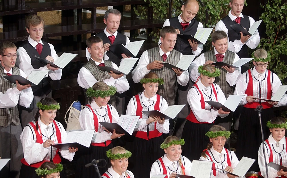 Dziesmu svētku otrā diena: notiks "Koru kari" un izstādes "Mēs" atklāšana