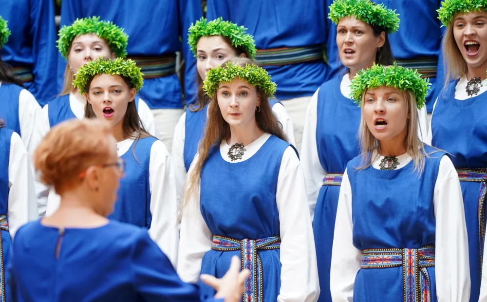 FOTO: Dziesmu svētkus ieskandina "Koru kari"