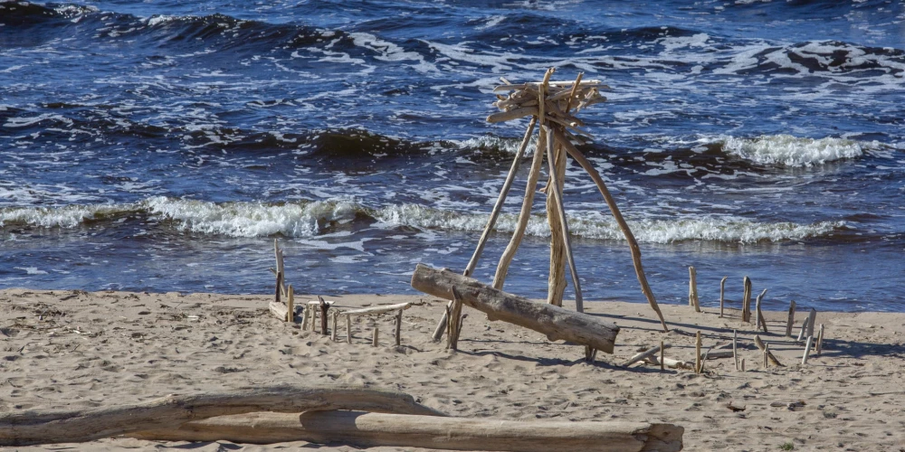 Jūra paņem vairāku cilvēku dzīvības. Kā izvairīties no baisas nelaimes?