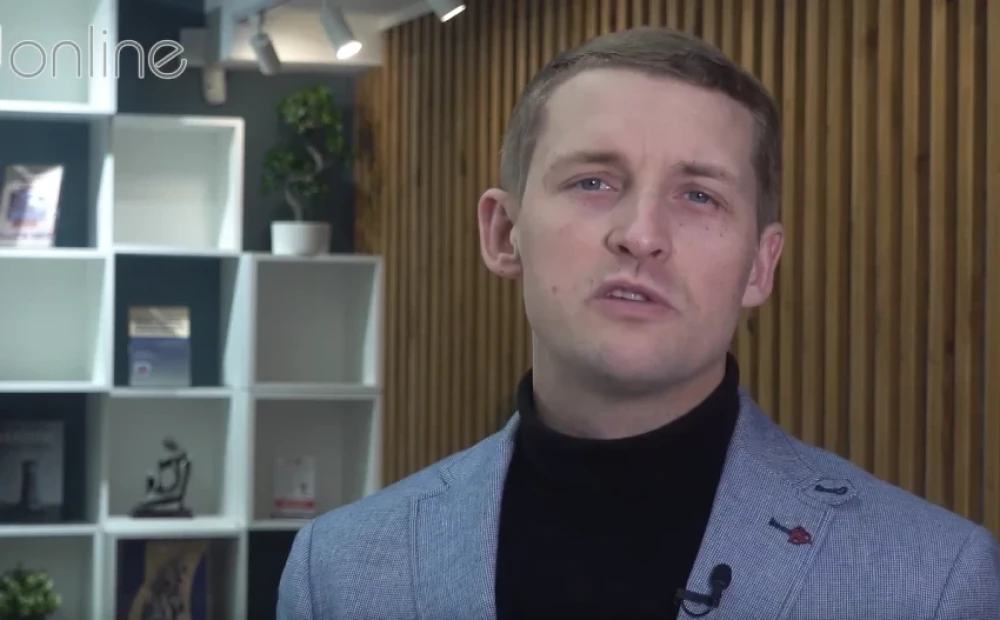 "Ja nevari paiet - rāpo!" Jelgavas domnieks arī šogad apsveic Krievijas desantniekus svētkos