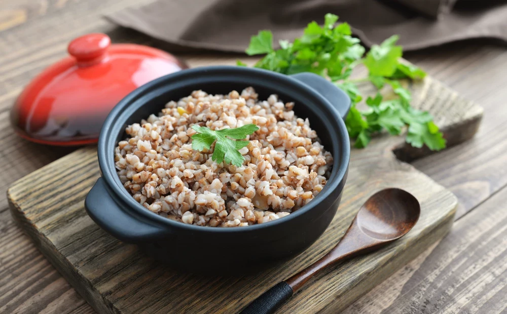 С чем нельзя есть гречку 3 продукта которые убивают полезные свойства крупы