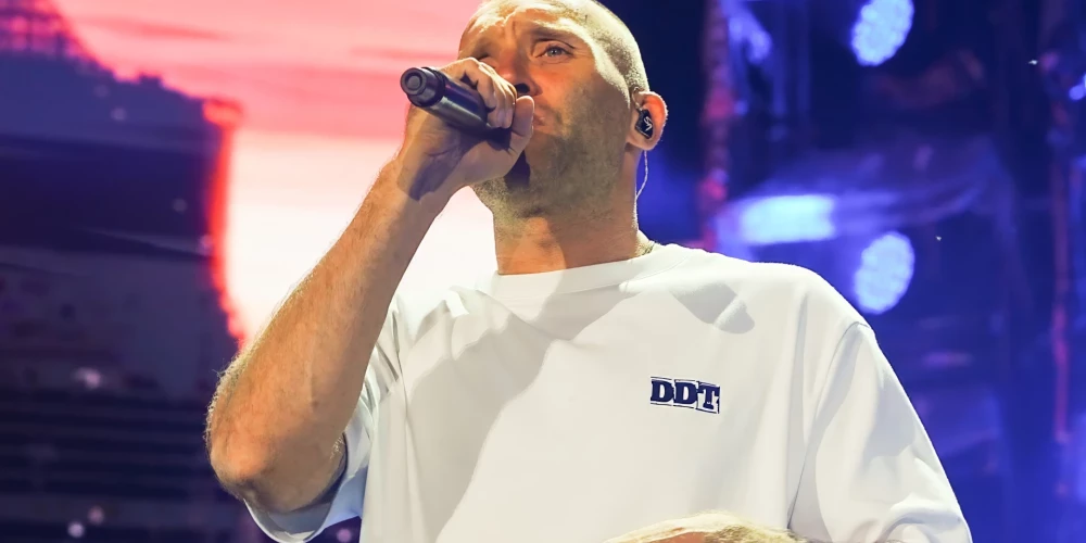 Mūziķis Gatis Irbe iziet sabiedrībā ar kādu dāmu. Kas viņa ir?