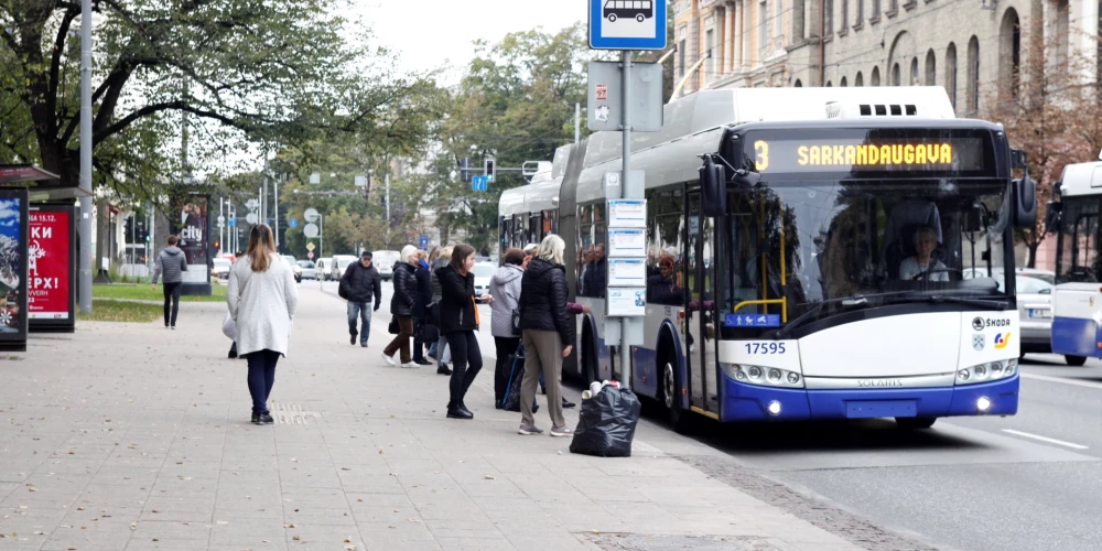 Nedēļas nogalē būs izmaiņas vairāku sabiedrisko transportu maršrutos