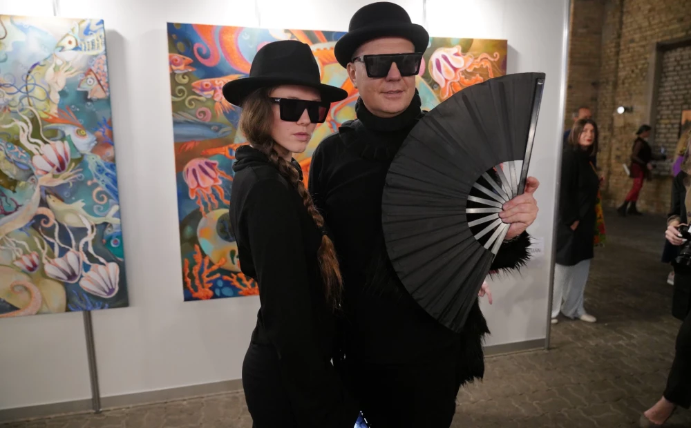 FOTO: mākslas cienītāji Rīgā ierodas uz starptautisko mākslas gadatirgu "Art Riga Fair"