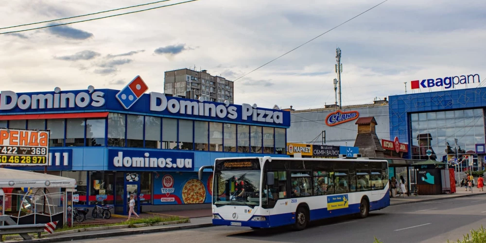 FOTO: vecais "Rīgas satiksmes" autobuss ir liels palīgs Kijivā