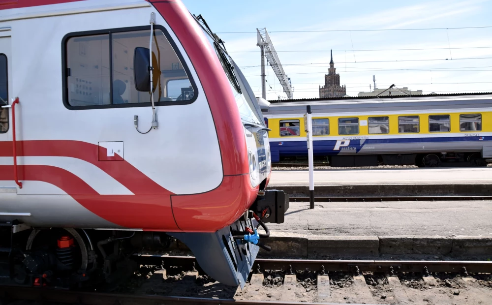 “Pasažieru vilciens” pērk valdes priekšsēdētāja Griguļa brāļa piegādātu ...