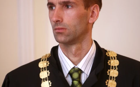 Ukraini gandrīz vai nosit, tiesnesis pārmet cietušajam