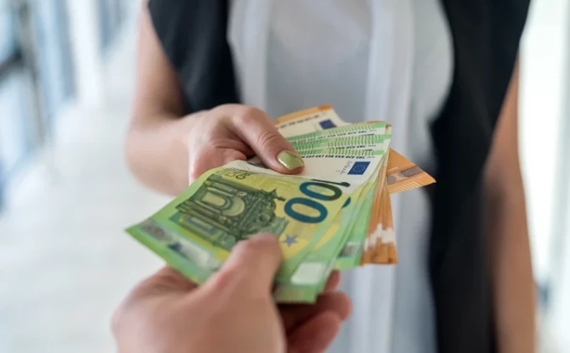 Cik daudz skaidras naudas mēnesī drīkst ieskaitīt savā kontā? Un vēl 7 ...