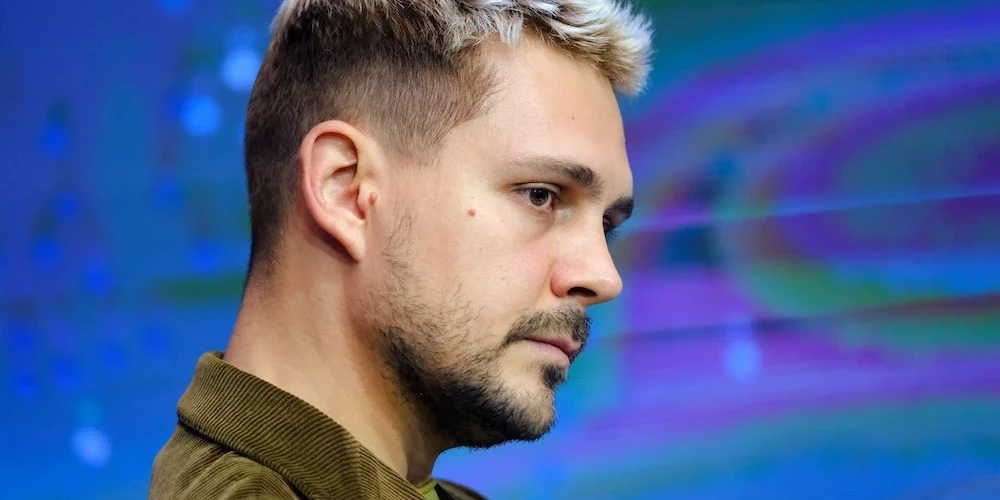 Ukraina peļ HBO par prokrieviska aktiera nolīgšanu "Baltajam lotosam"