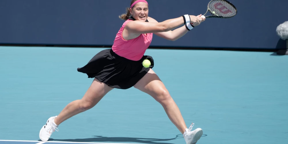 Aļona Ostapenko ar uzvaru uzsāk Maiami "WTA 1000" sērijas turnīru