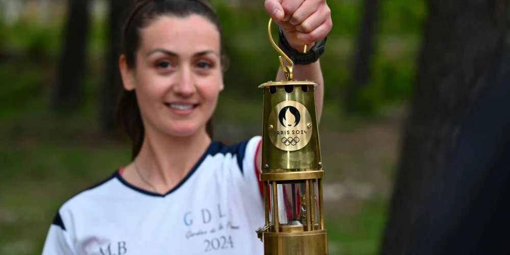 Olimpiskā uguns tuvojas Francijai