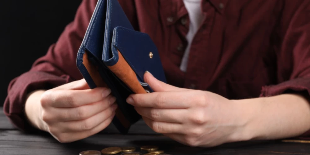 Lielākais parāds - 150 000 eiro: valsts ar vēstulēm mēģinās pierunāt ...