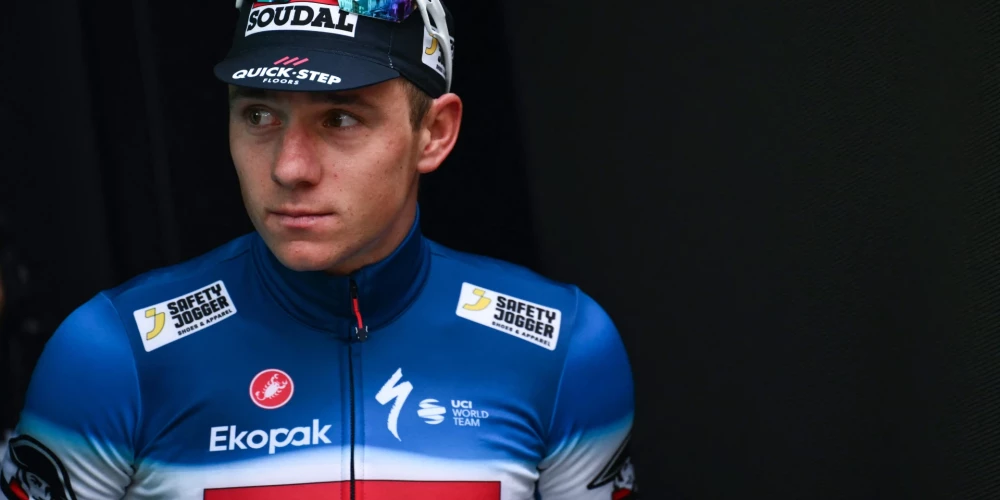 Olimpiskais čempions Evenepūls ar riteni ietriecies pasta mikroautobusā ...