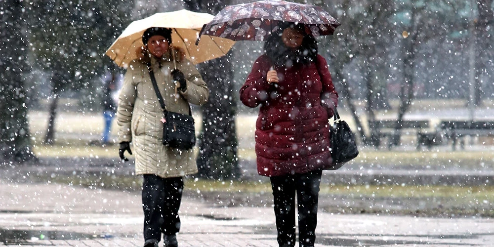 Sestdien vietām Latvijā snigs un līs, gaidāma atkala