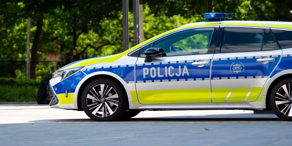 Būvstrādnieki zem privātmājas Polijā atrod ko šausminošu; aizturēta 52 ...